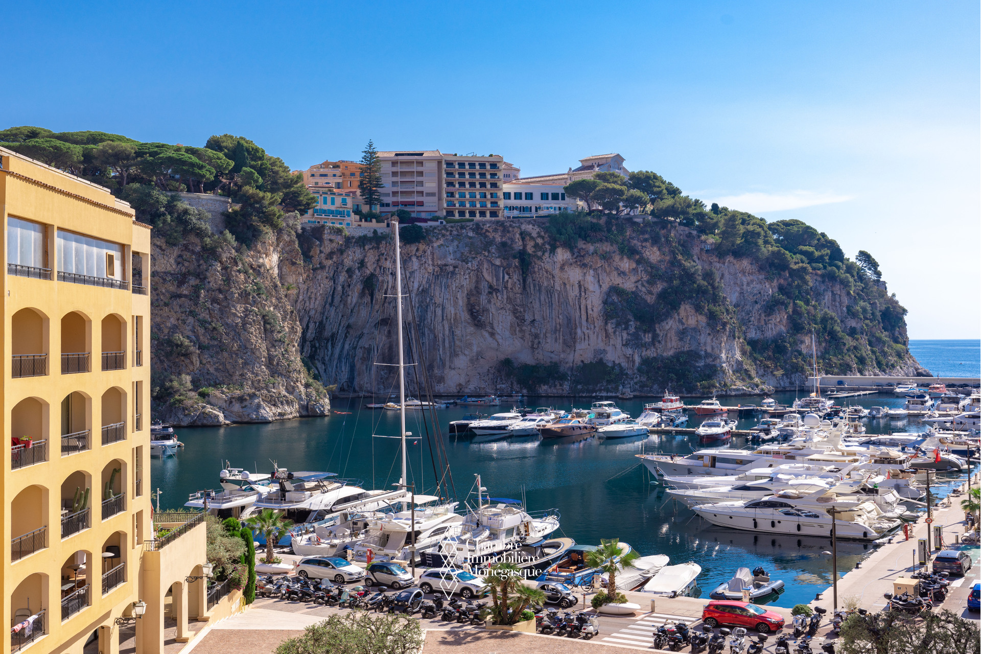 A louer ; SPACIEUX 2P DOMINANT LE PORT DE FONTVIEILLE - RÉSIDENCE 'LE ...